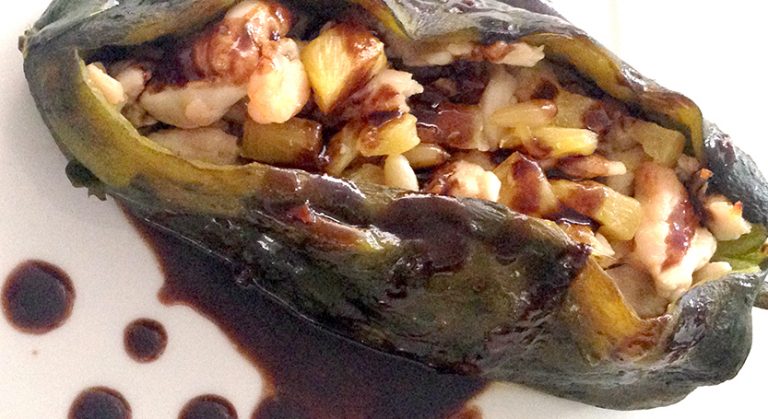 Chile relleno de piña y piñón - Vidactual
